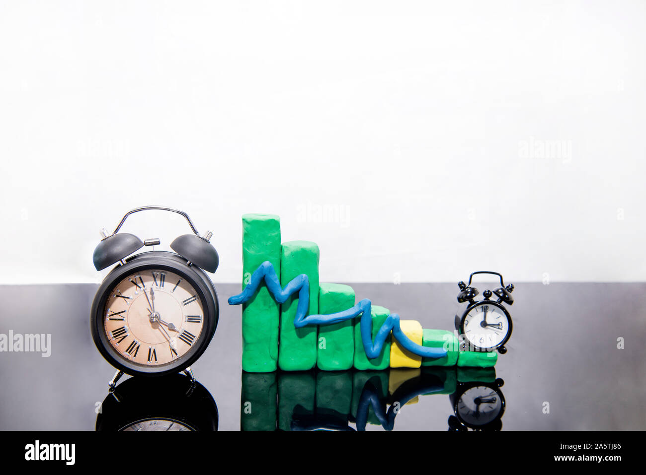 Daylight hours graph hi-res stock photography and images - Alamy