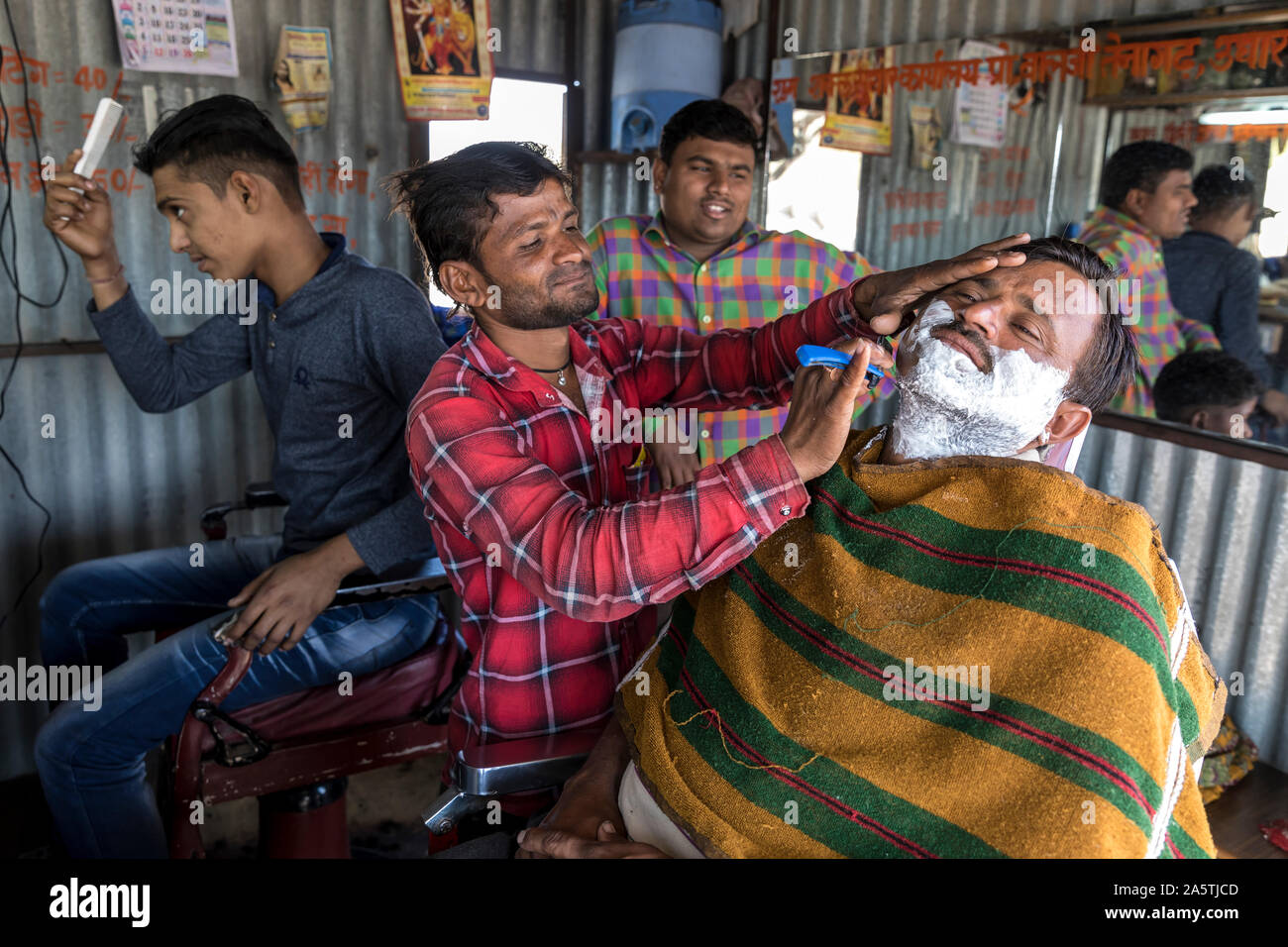 Barber shop in india hi-res stock photography and images - Alamy