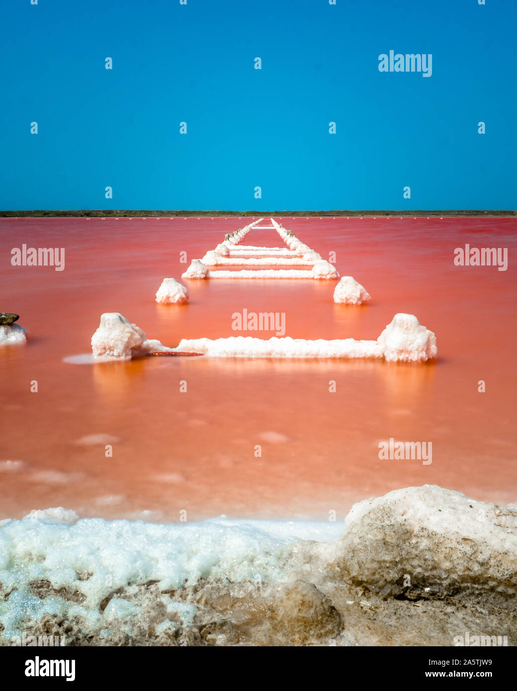 mar de color rosado en colombia Stock Photo - Alamy