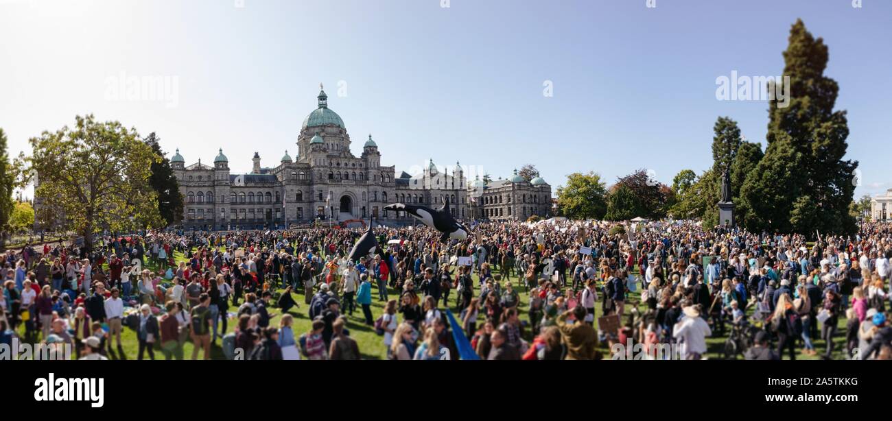 Crowd protesting hi-res stock photography and images - Alamy