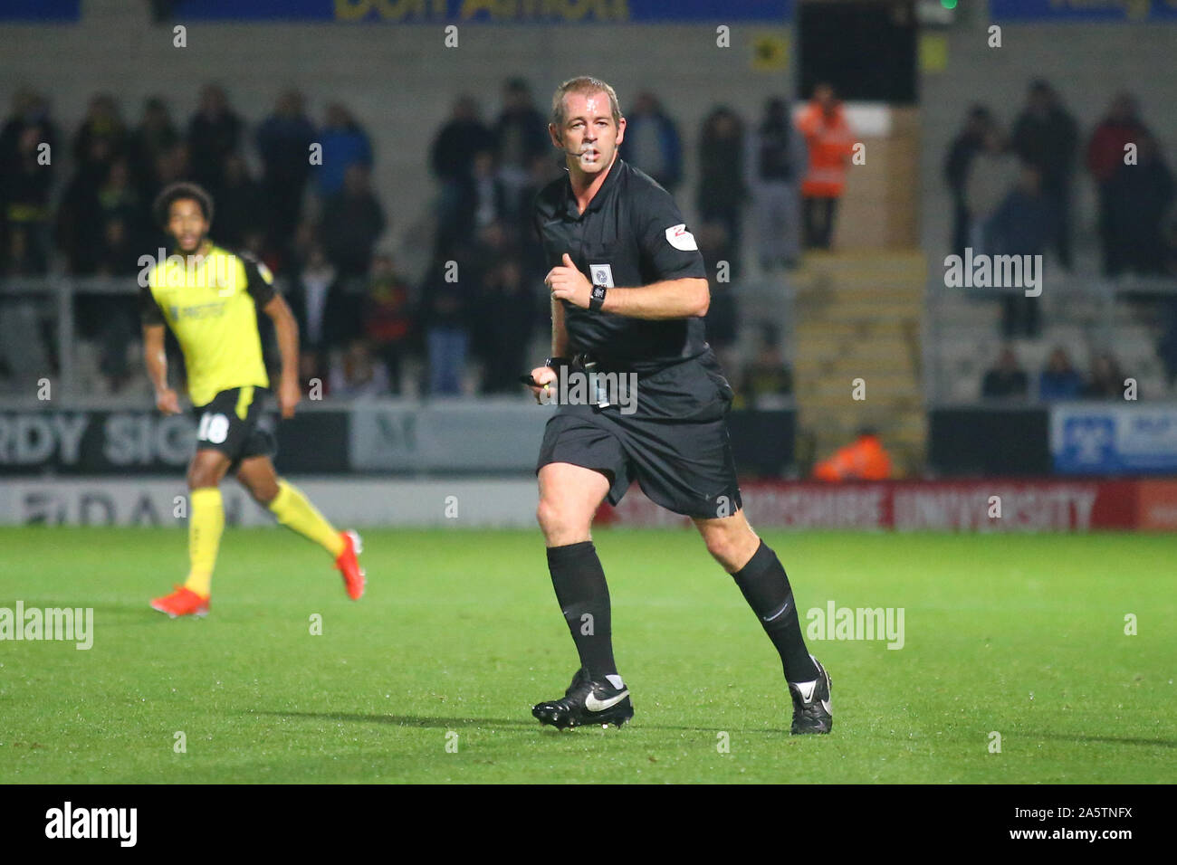 Darren handley referee hi-res stock photography and images - Alamy