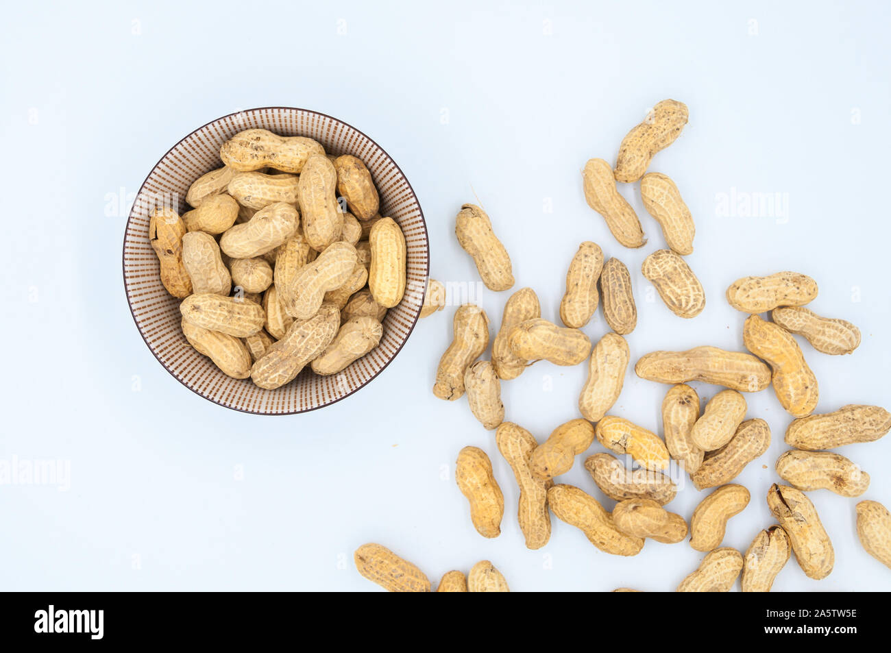 peanuts in shells in a bowl isolated on white background Stock Photo ...