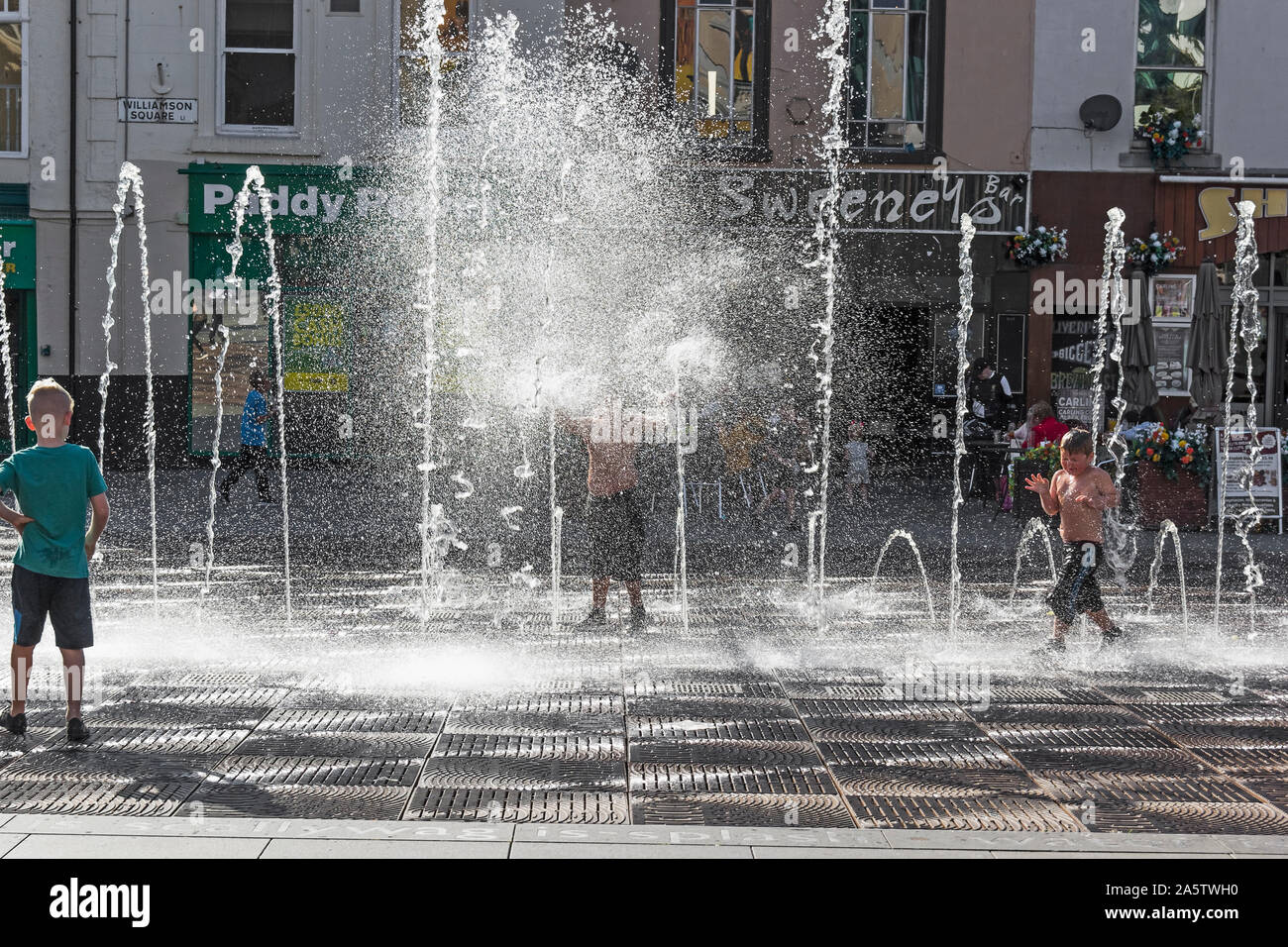 Children cool off playing in Liverpool city centre fountains Stock ...
