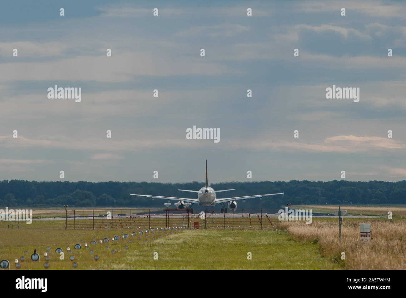Airport take off hi-res stock photography and images - Alamy