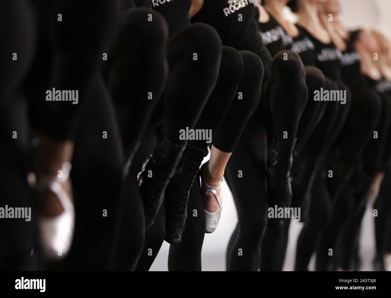 Kickline hi-res stock photography and images - Alamy