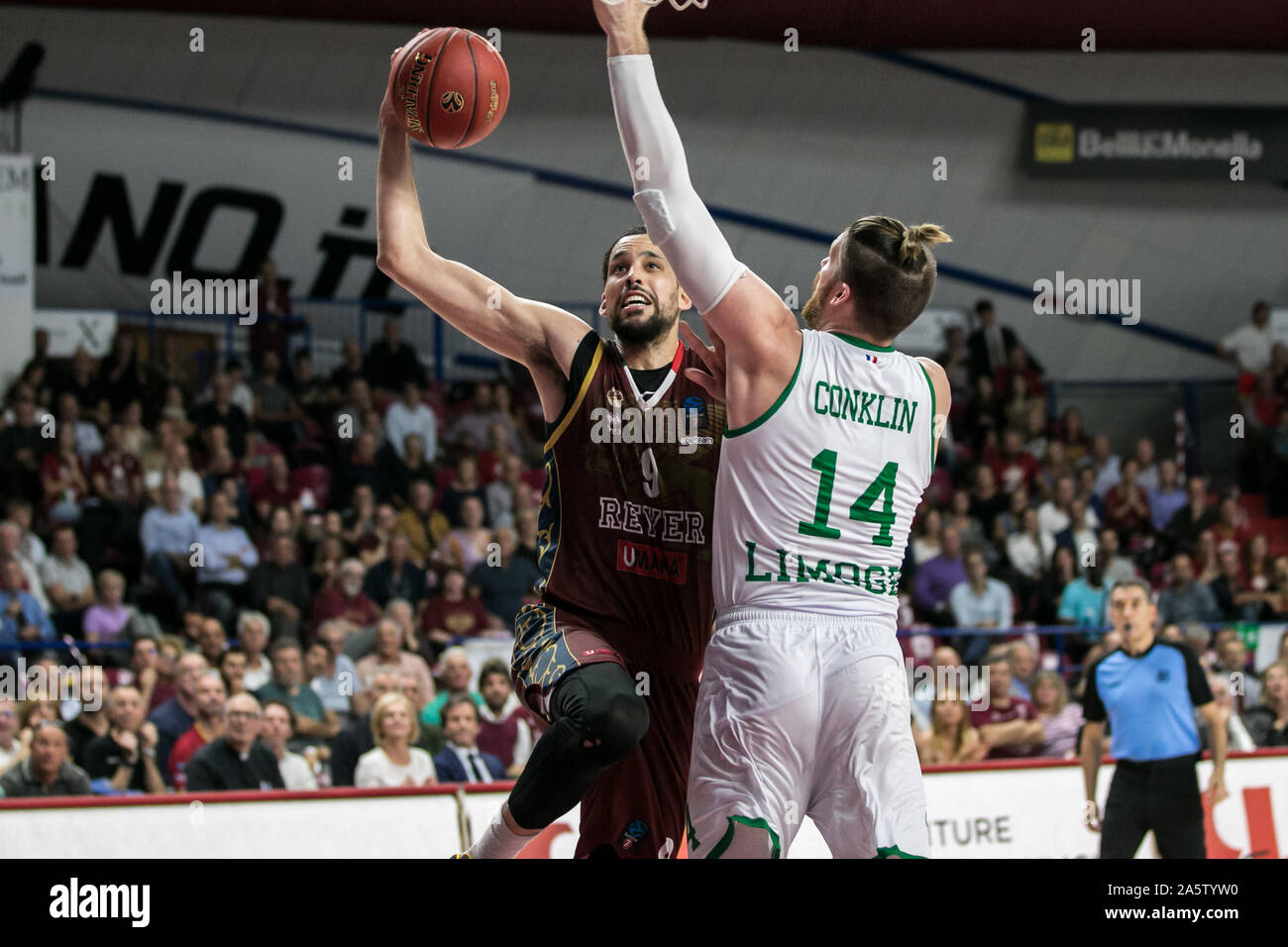 Austin daye on shot hi-res stock photography and images - Alamy