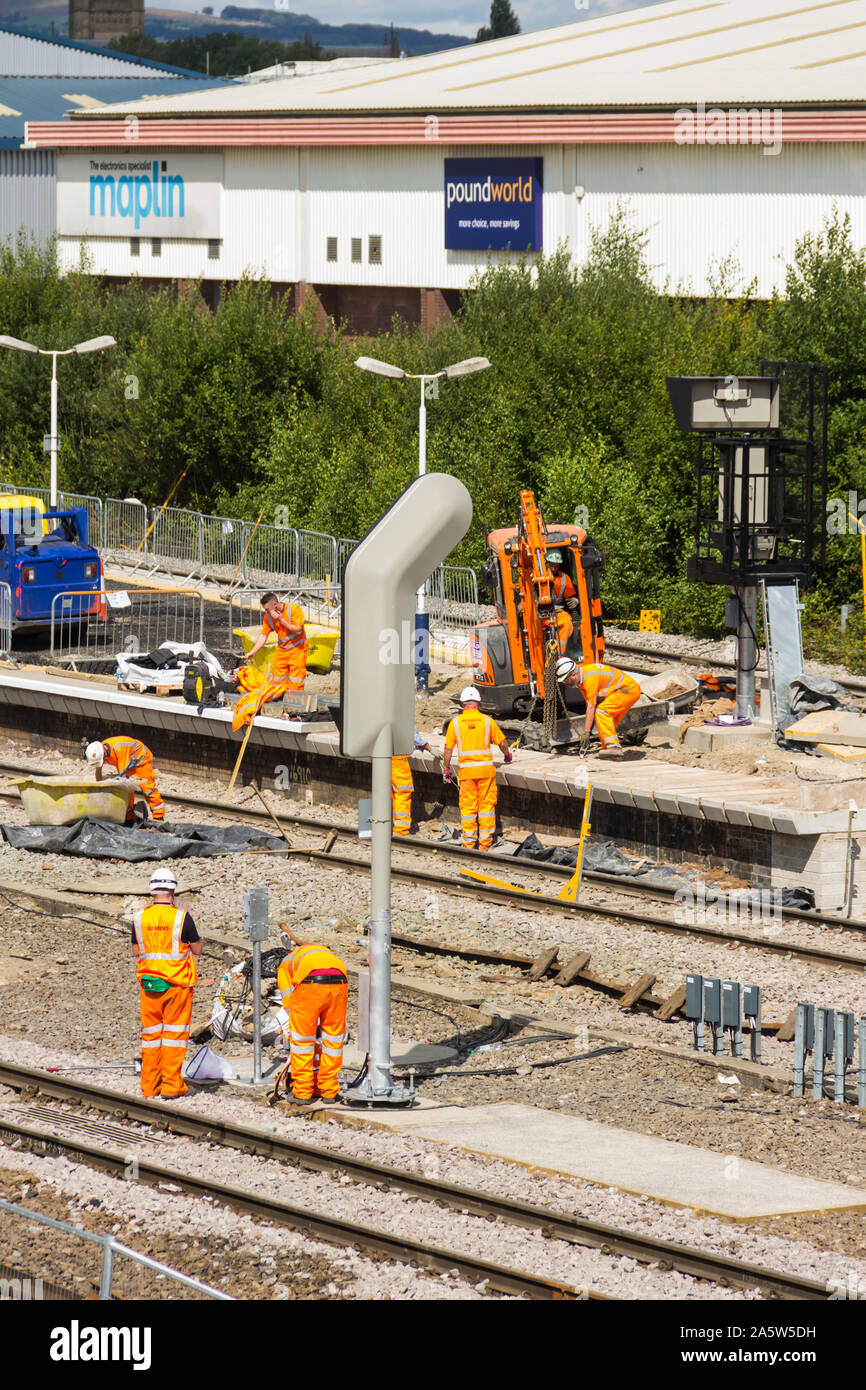 Train signalling uk hi-res stock photography and images - Alamy