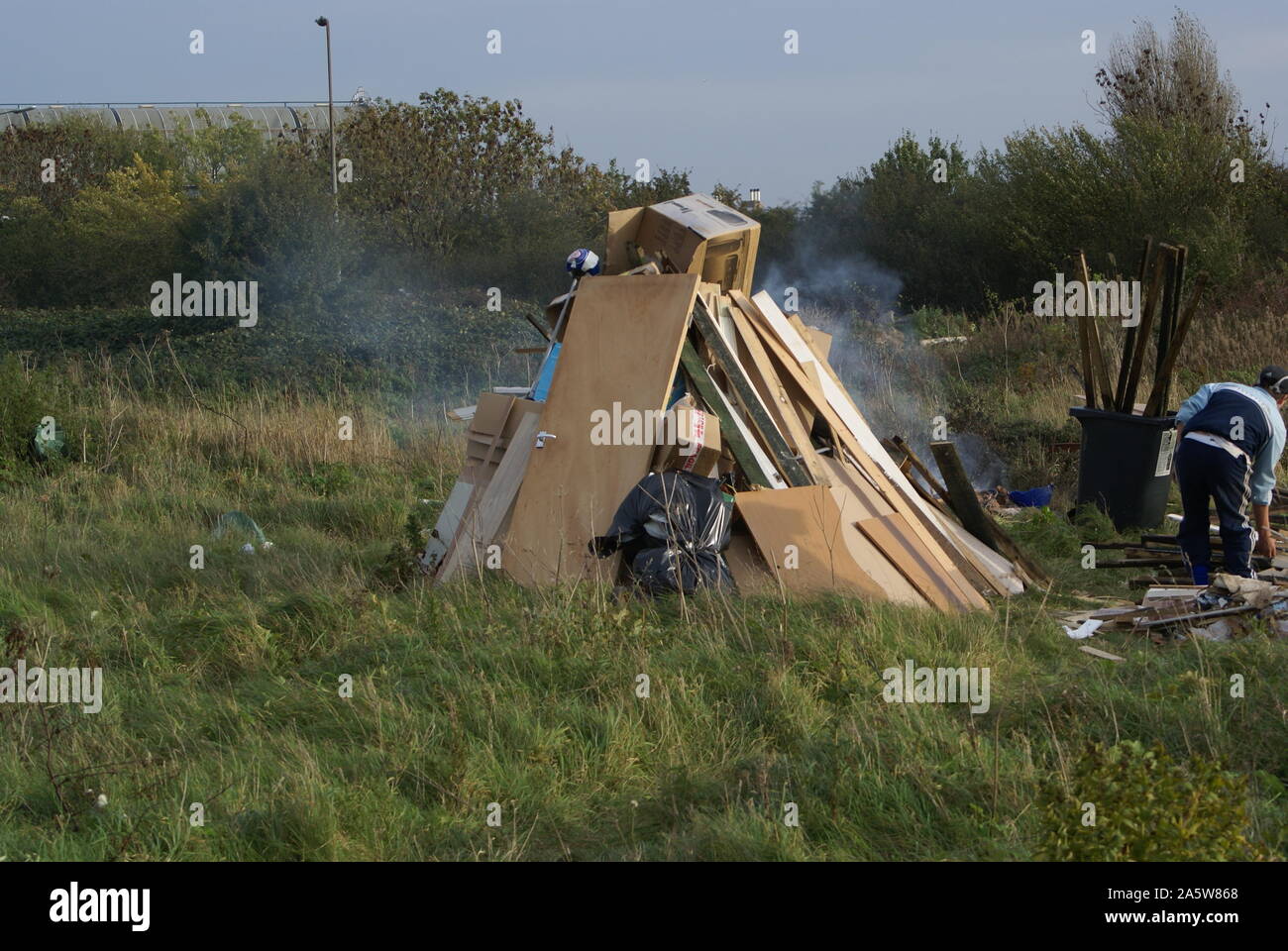Garden bonfire firework party hi-res stock photography and images - Alamy