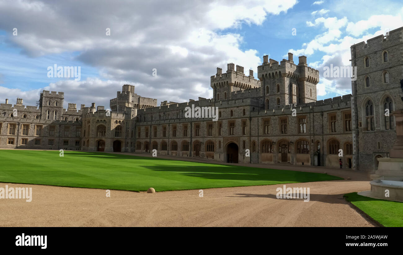 Windsor castle and quadrangle hi-res stock photography and images - Alamy