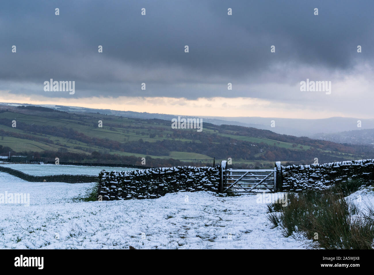 Yorkshire moor snow hi-res stock photography and images - Alamy