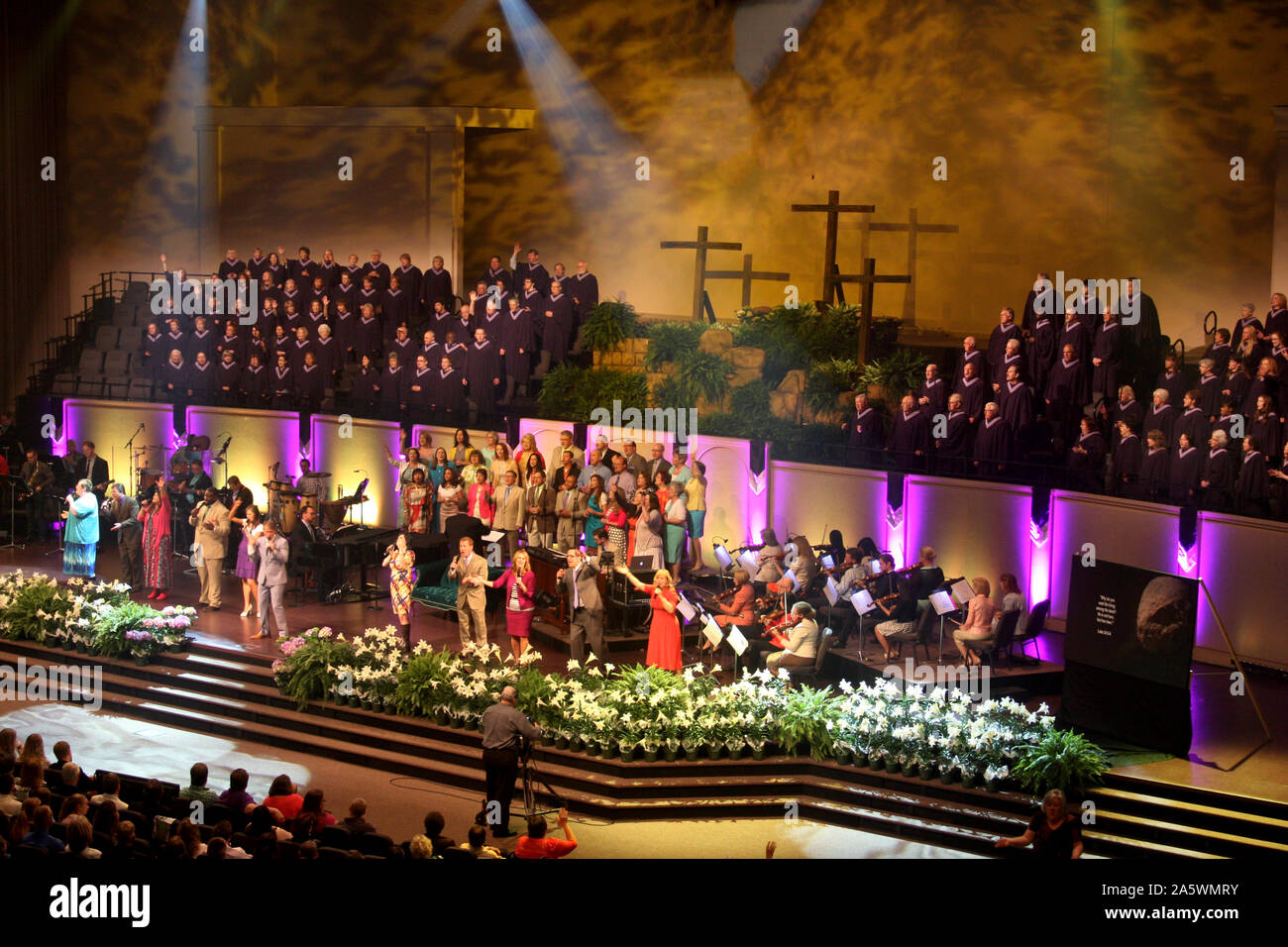 Easter Service at Thomas Road Baptist Church in Lynchburg, VA, USA ...