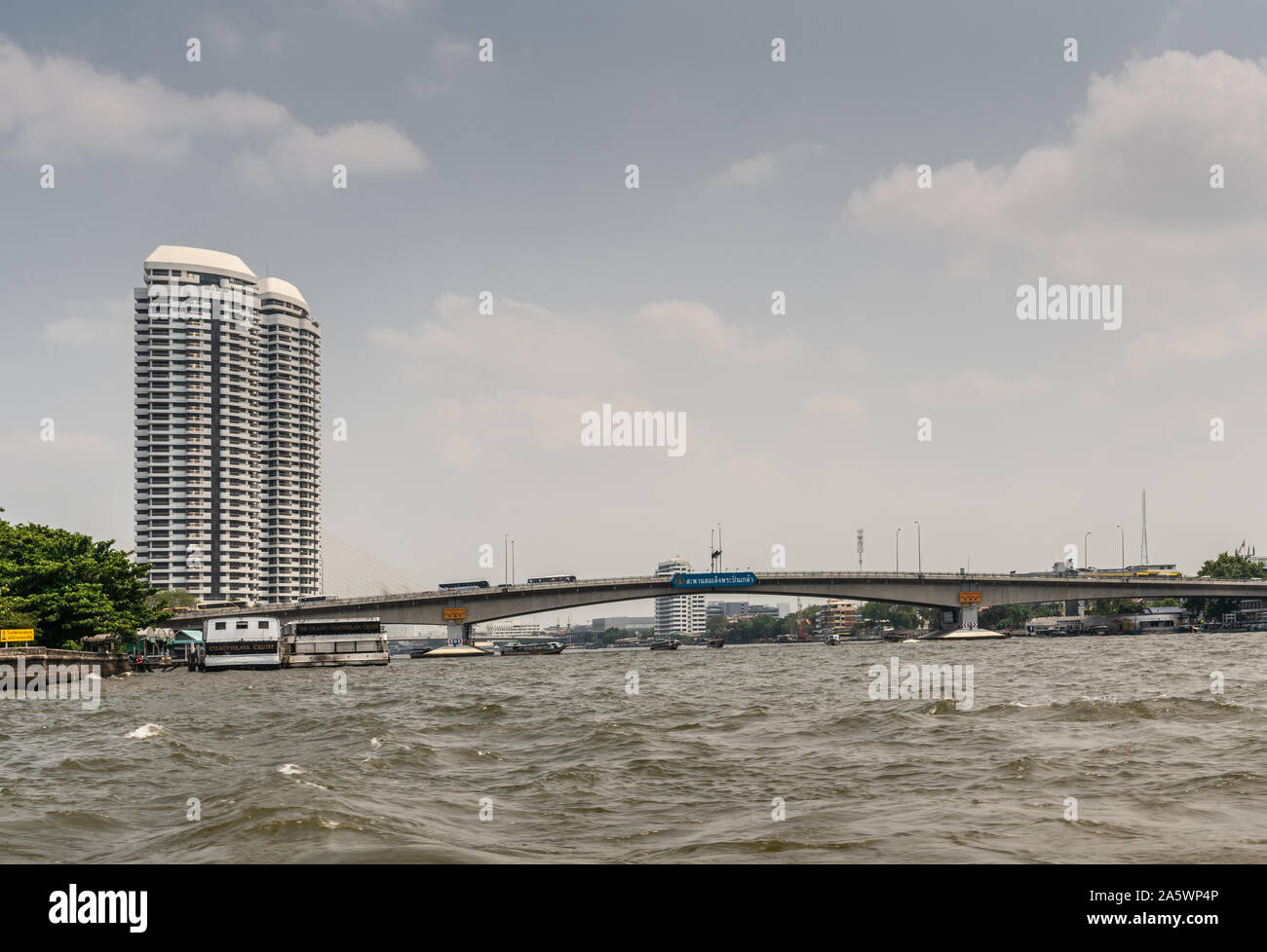 Phra pin klao bridge chao river hi-res stock photography and images - Alamy