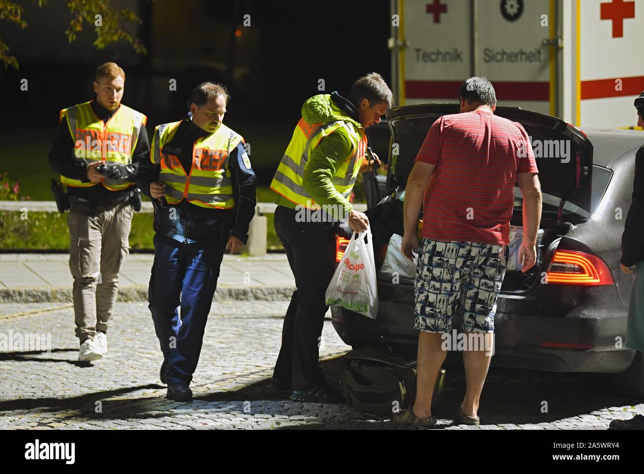 Police search car trunk hi-res stock photography and images - Alamy