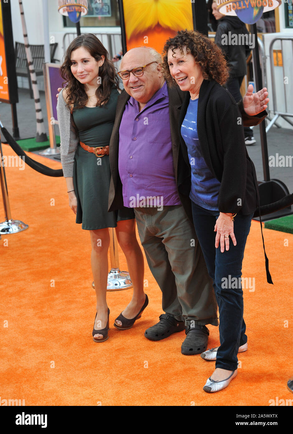 Los Angeles Ca February 19 2012 Danny Devito And Wife Rhea Perlman And Daughter Lucy Devito At