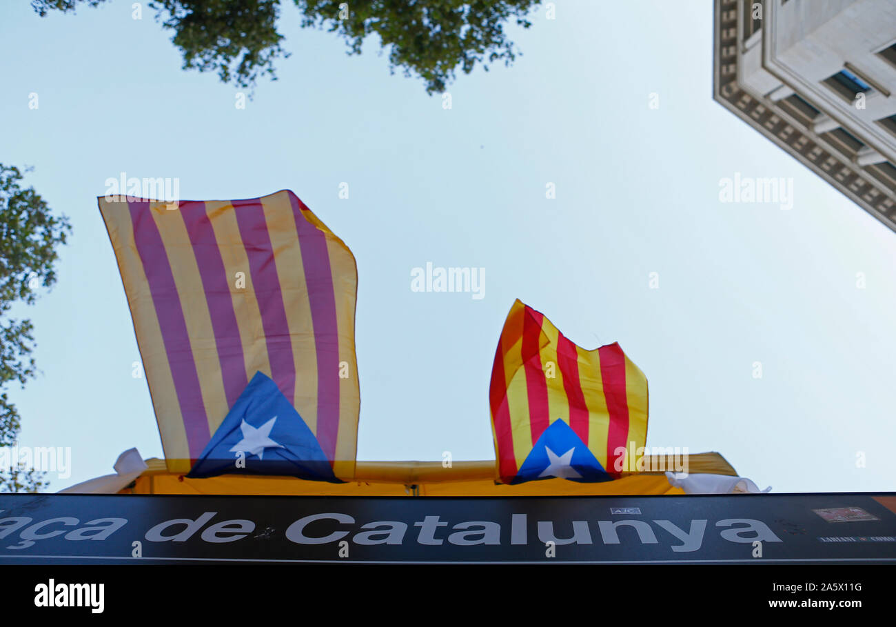 Catalonia independence demonstrations in Barcelona Stock Photo - Alamy