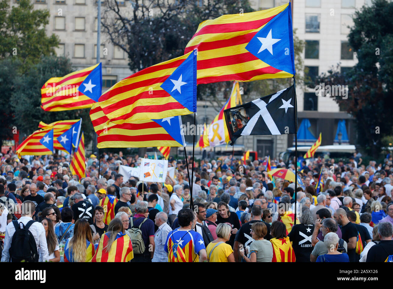 Catalonia independence demonstrations in Barcelona Stock Photo - Alamy