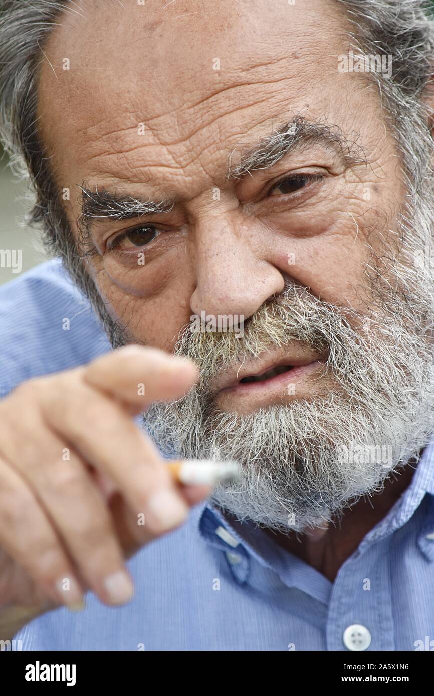 Senior smoking tobacco hi-res stock photography and images - Alamy