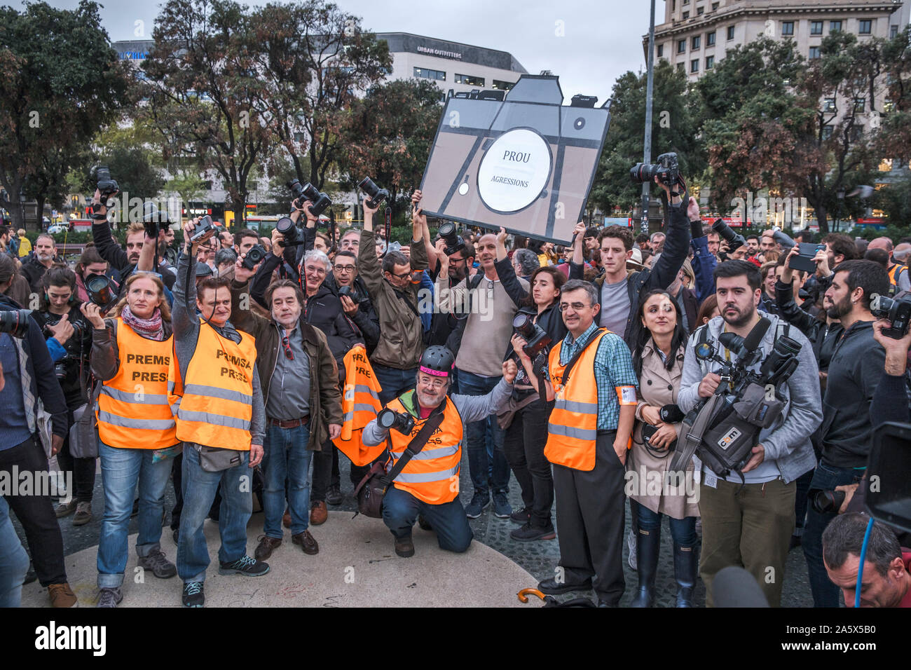 A large group of journalists and graphic reporters during the protest ...
