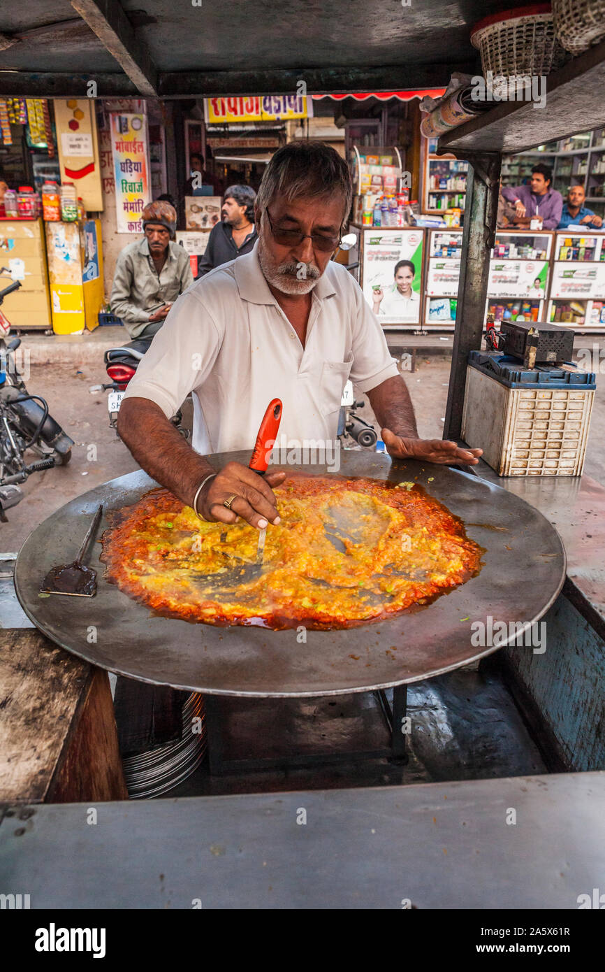 Indian man cooking street food hi-res stock photography and images - Alamy