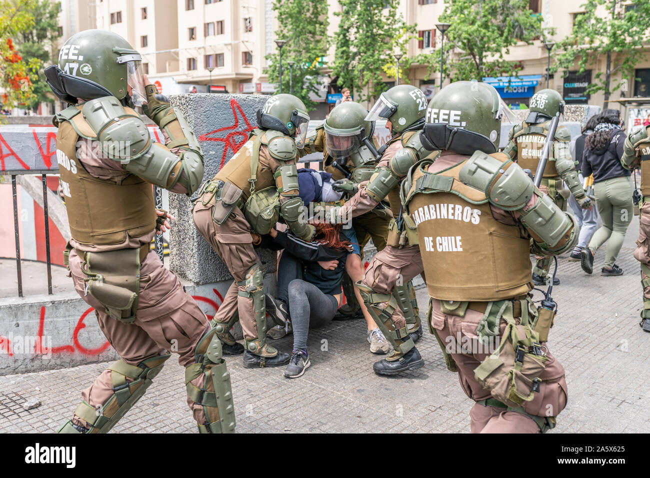 Chile 2019 police hi-res stock photography and images - Alamy