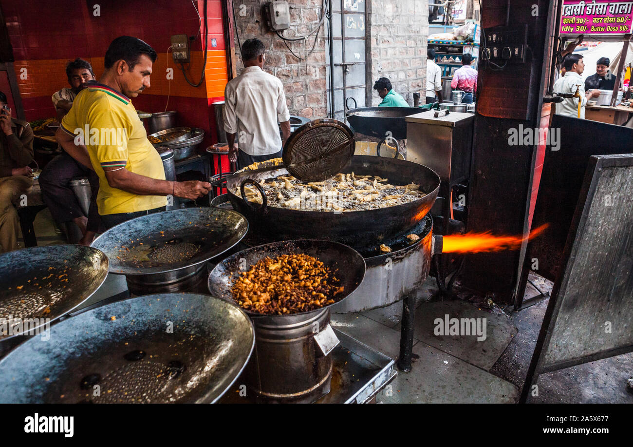 Indian man cooking street food hi-res stock photography and images - Alamy