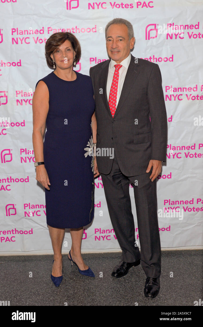New York, United States. 21st Oct, 2019. Jill Lafer and Barry Lafer ...
