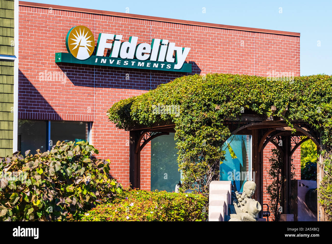 Fidelity investment hi-res stock photography and images - Alamy