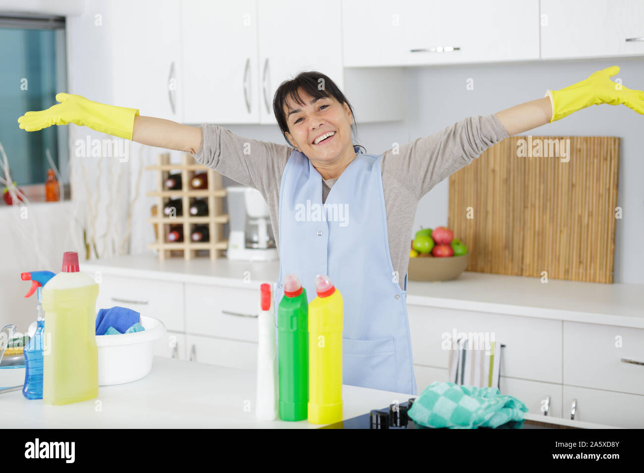 a woman cleaner arms open Stock Photo - Alamy