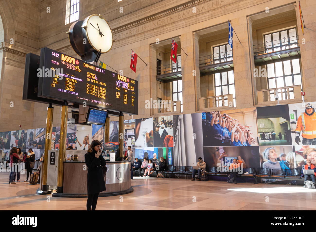 VIA Rail Arrivals / Departures board at the centre of Toronto Union ...