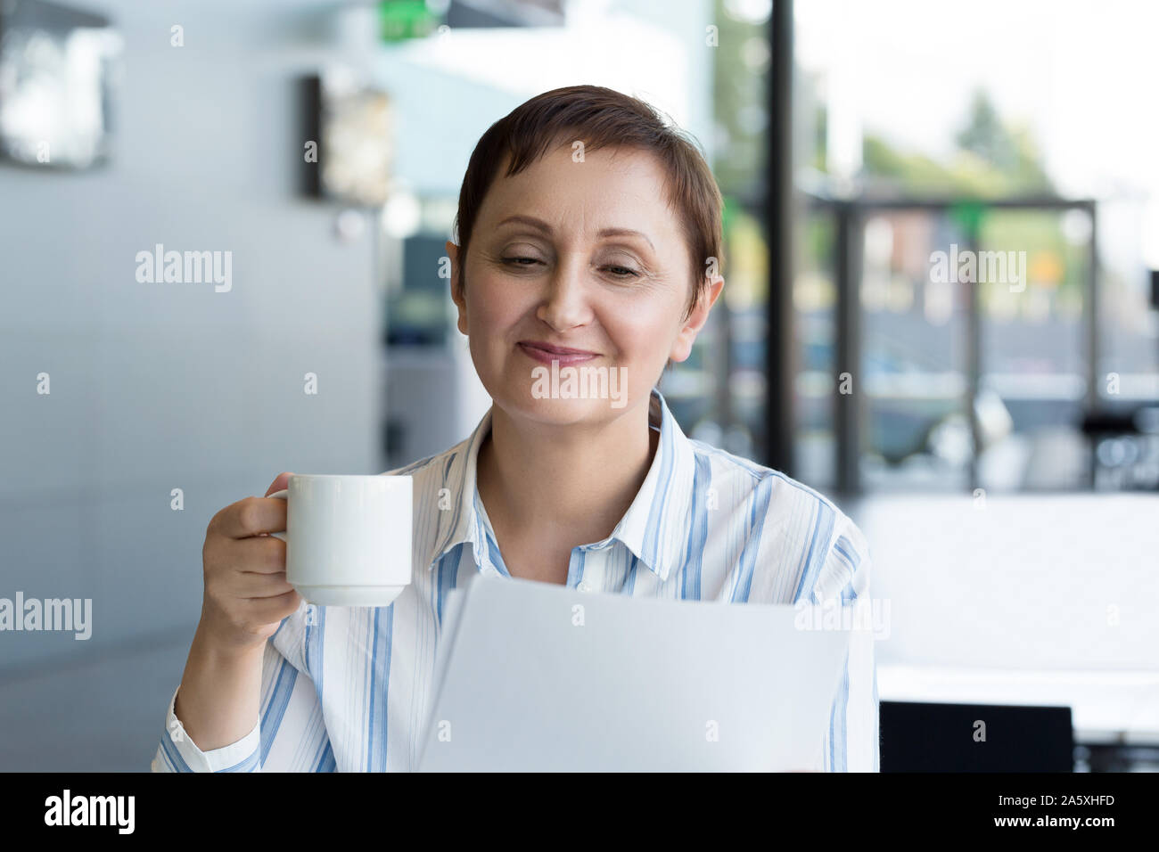 Human resources paperwork hi-res stock photography and images - Alamy