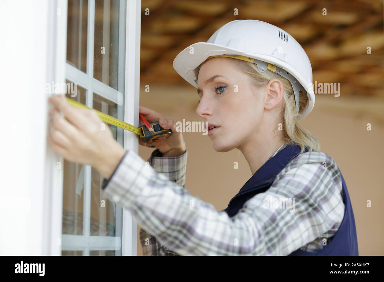 portait of a woman measuring window frame Stock Photo - Alamy