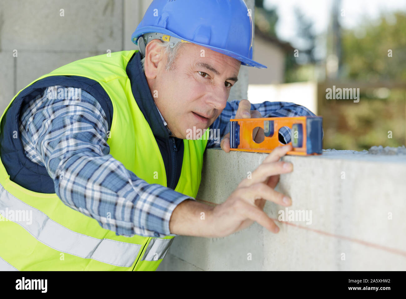 man measuring plane using a spirit level Stock Photo - Alamy