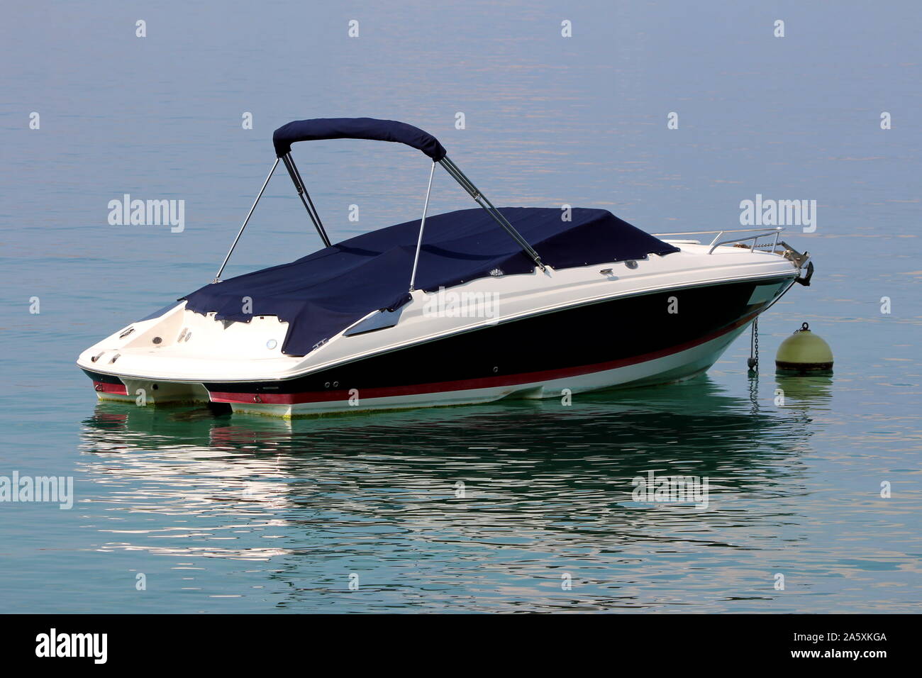 Dark blue speed boat hi-res stock photography and images - Alamy