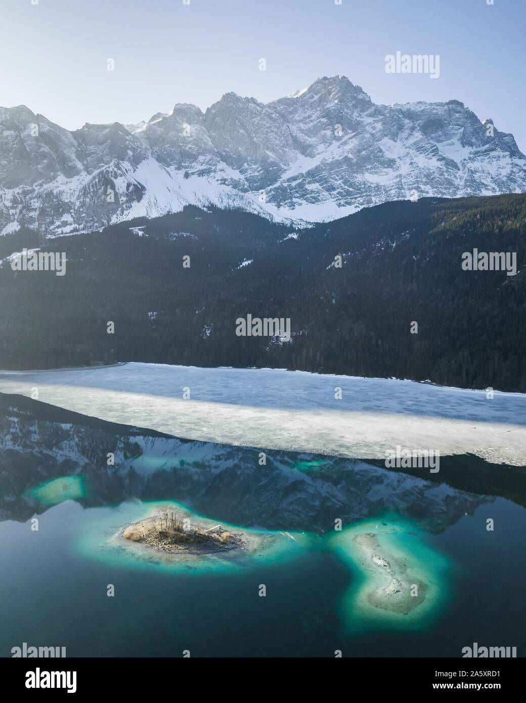 Islands off mountains, coniferous forest, turquoise water, Eibsee lake ...