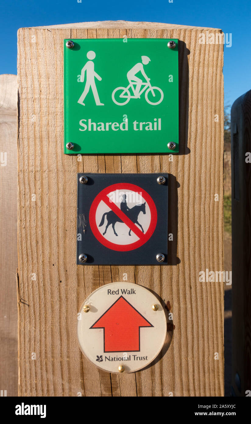 Cycle path signs hi-res stock photography and images - Alamy