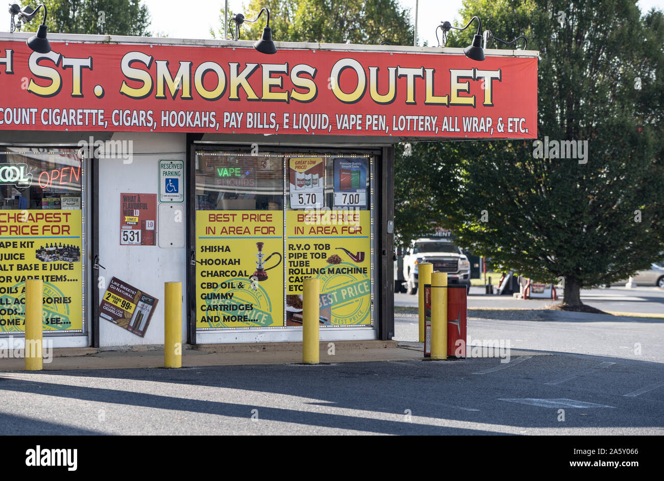 Vape shop sign hi-res stock photography and images - Alamy