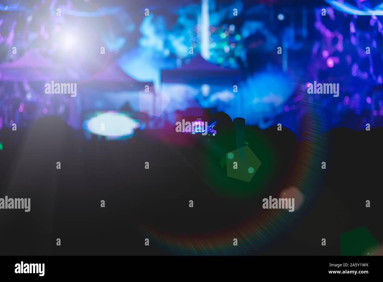 Crowd concert cell phones hi-res stock photography and images - Alamy