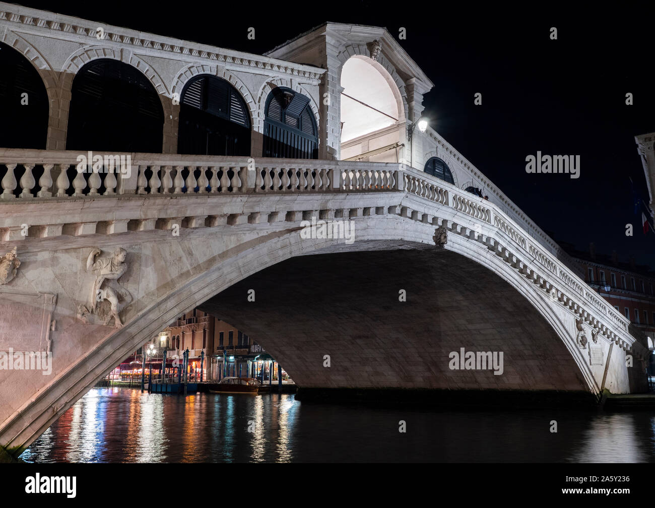 Italy, Veneto, Venice, Rialto Bridge, 16th century bridge spanning the ...