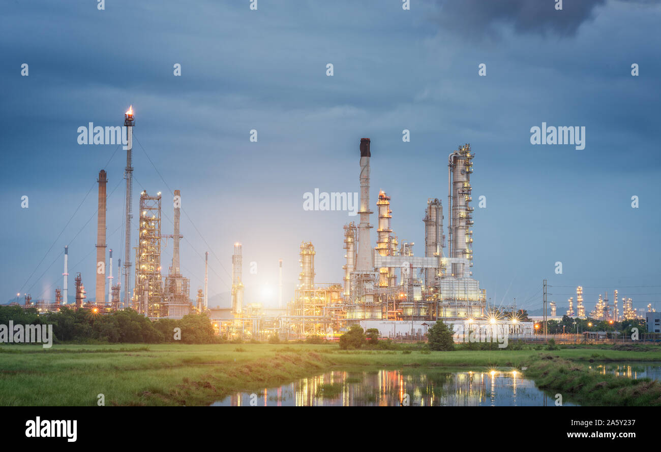 Oil Refinery factory Petroleum at twilight sunset, petrochemical plant ...