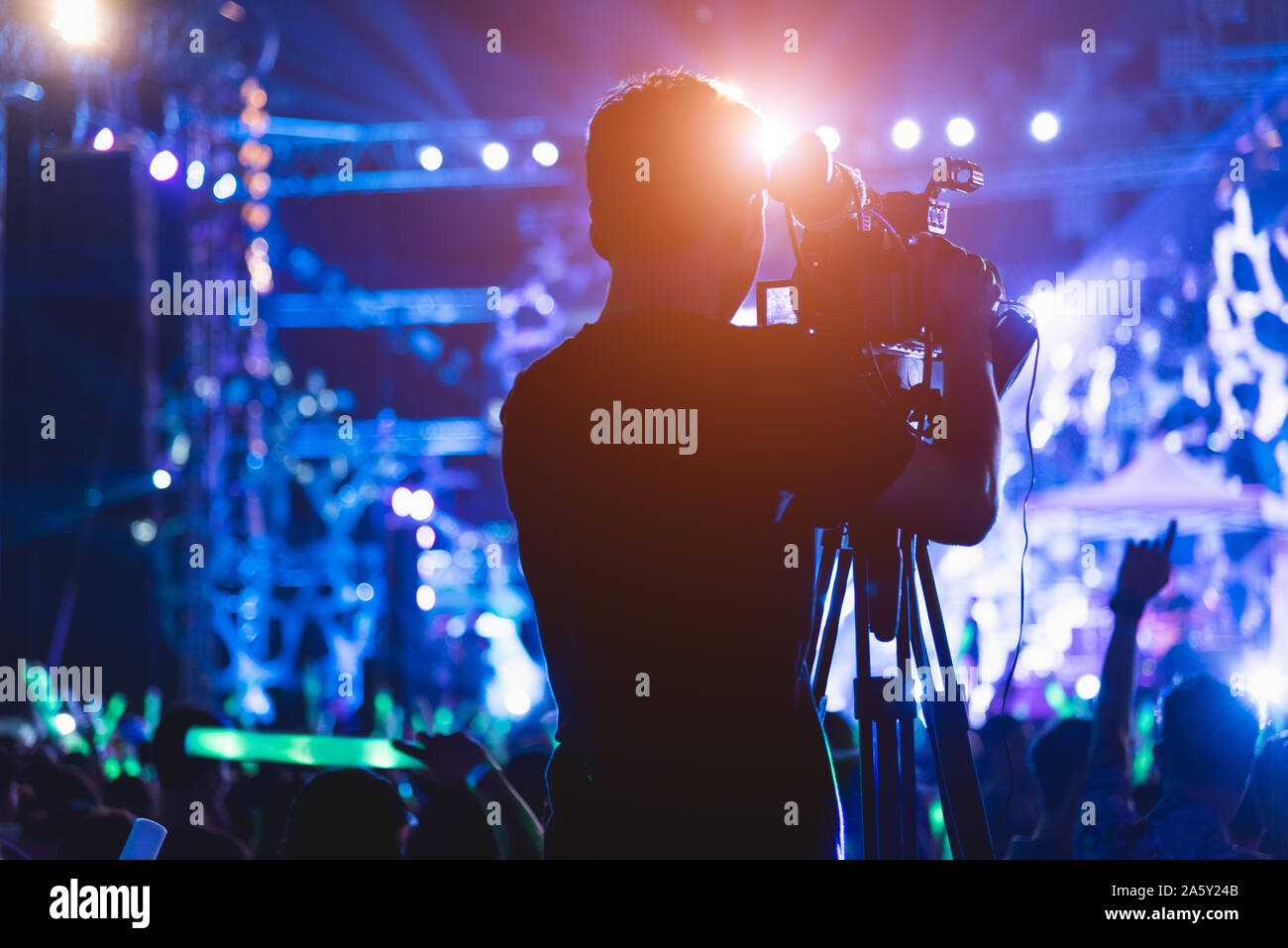 Shooting commercials hi-res stock photography and images - Alamy