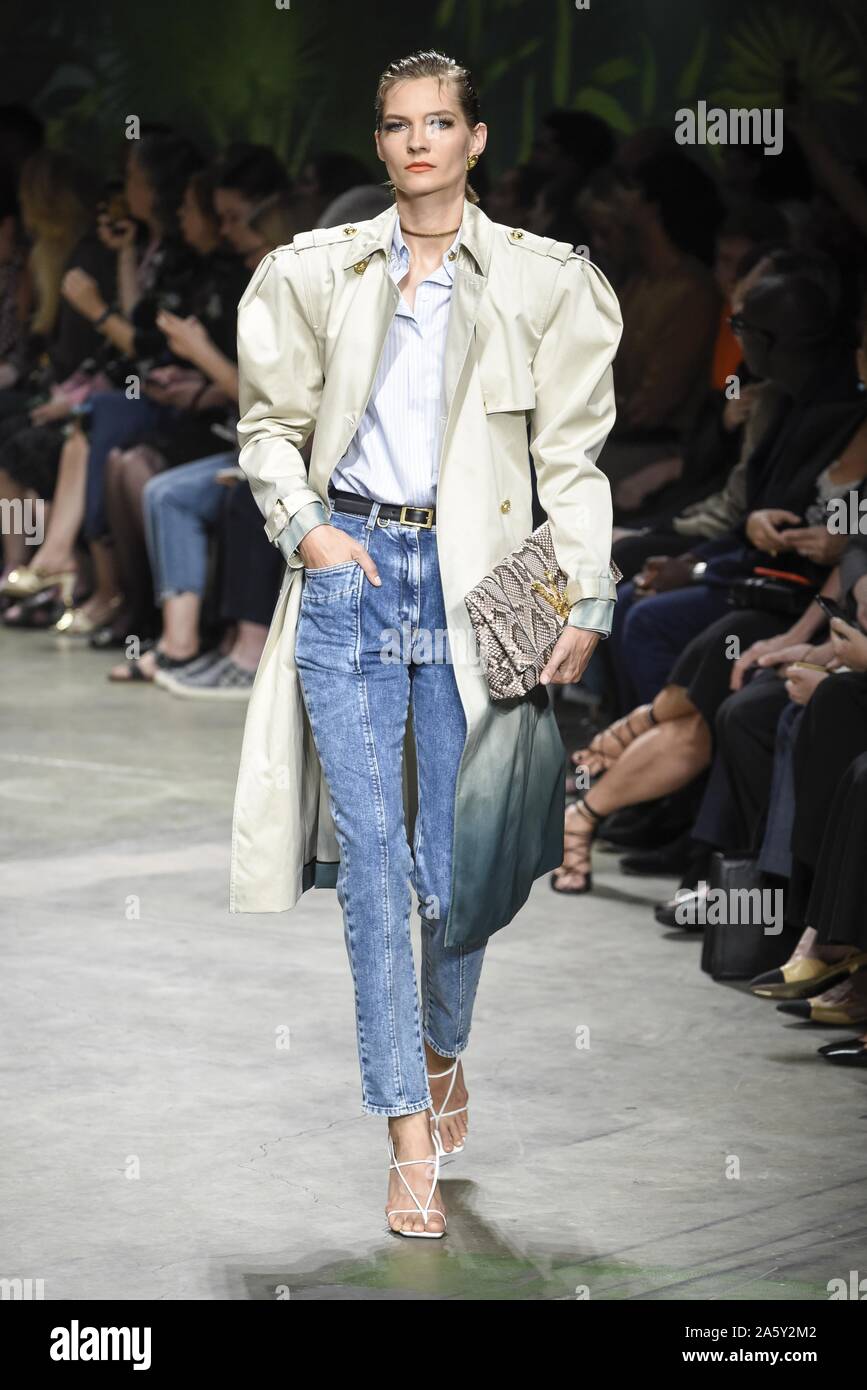 Milan Fashion Week - Versace starring Jennifer Lopez Featuring: Sfilata ...