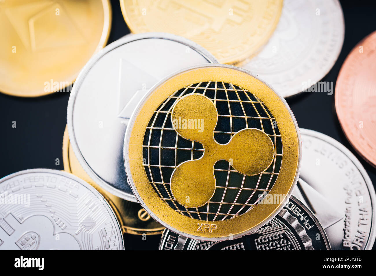 Cryptocurrency virtual coins set hi-res stock photography and images ...