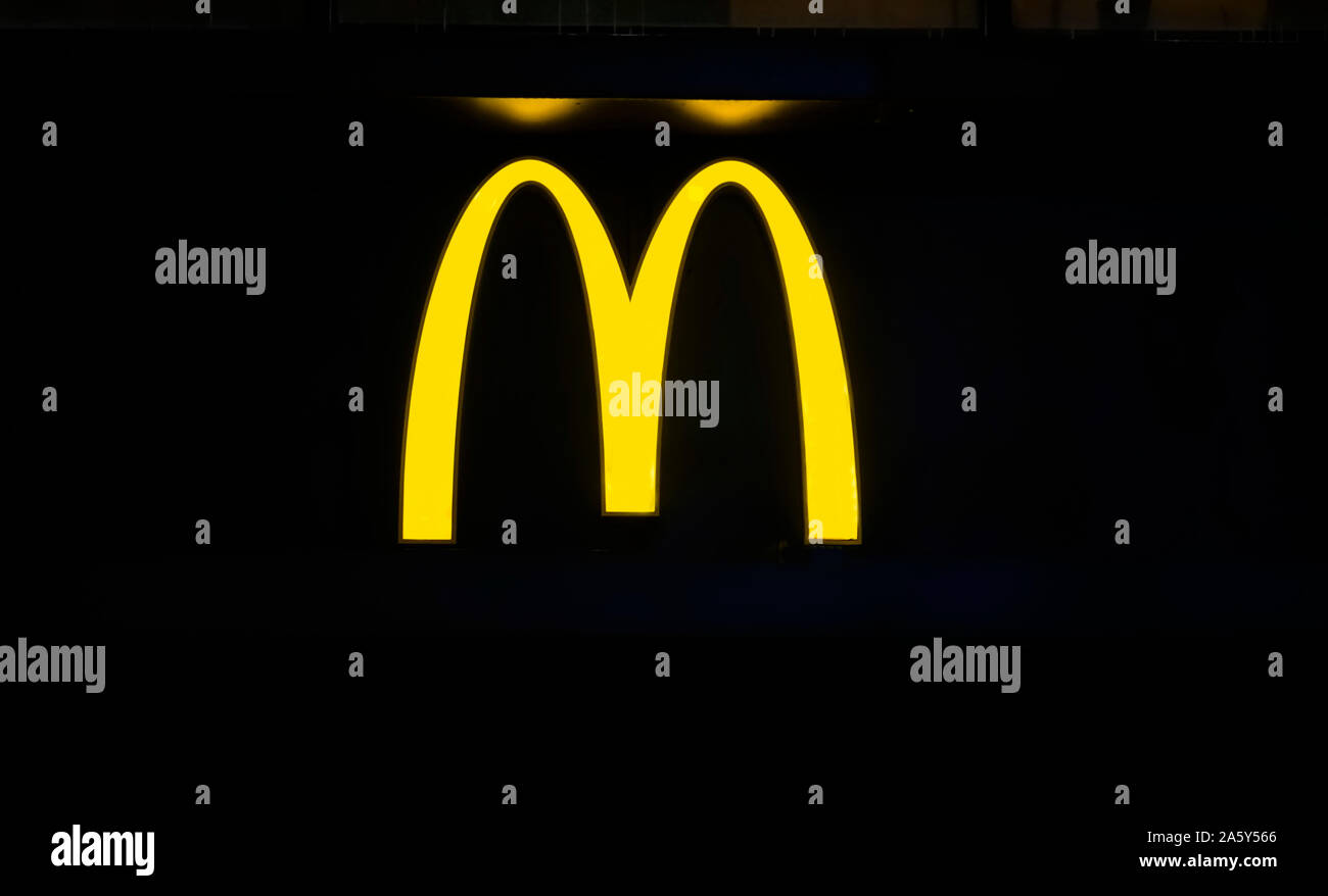 Golden arches hi-res stock photography and images - Alamy