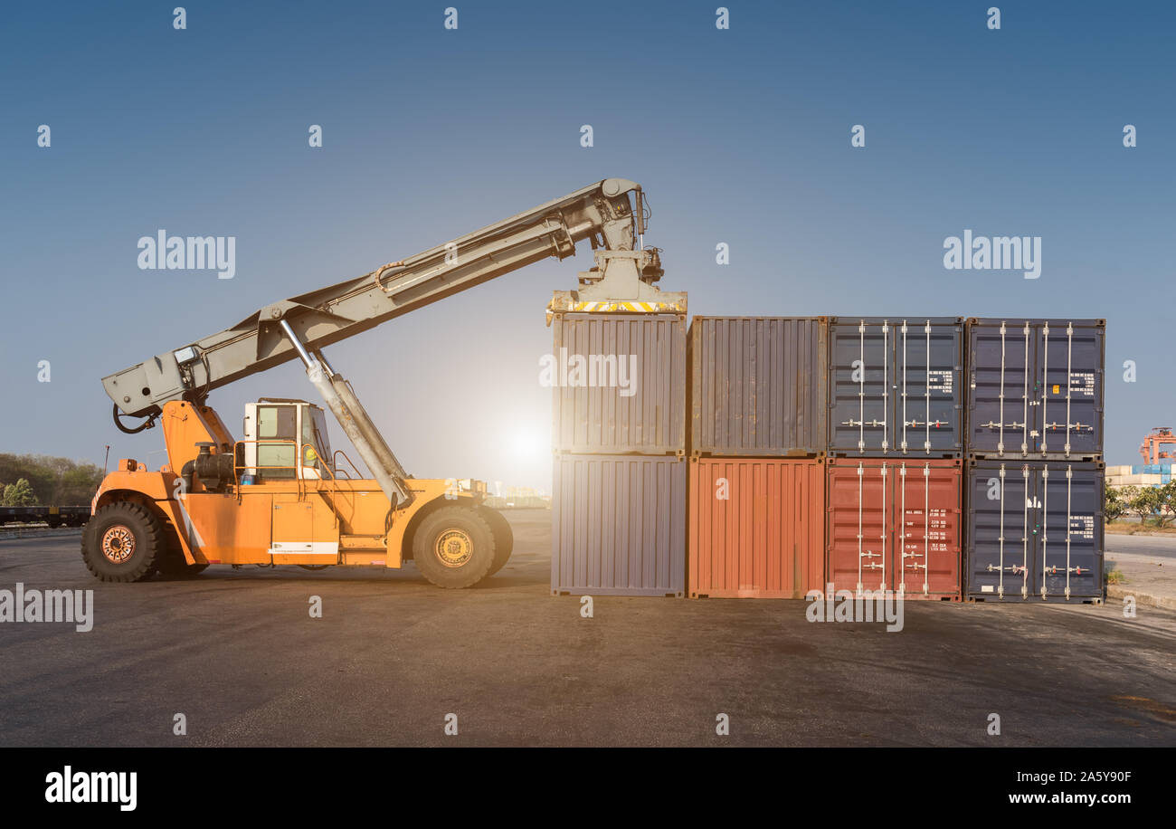 Terminal stockpile maritime containers hi-res stock photography and ...