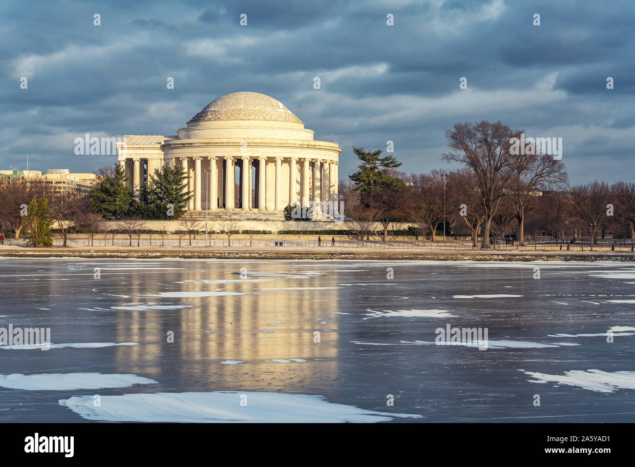 Tidal basin winter view hi-res stock photography and images - Alamy