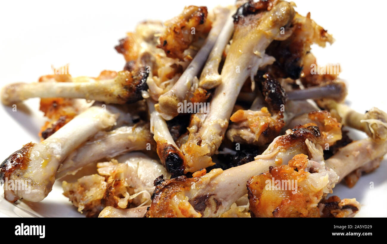 Plate with chicken bones hi-res stock photography and images - Alamy