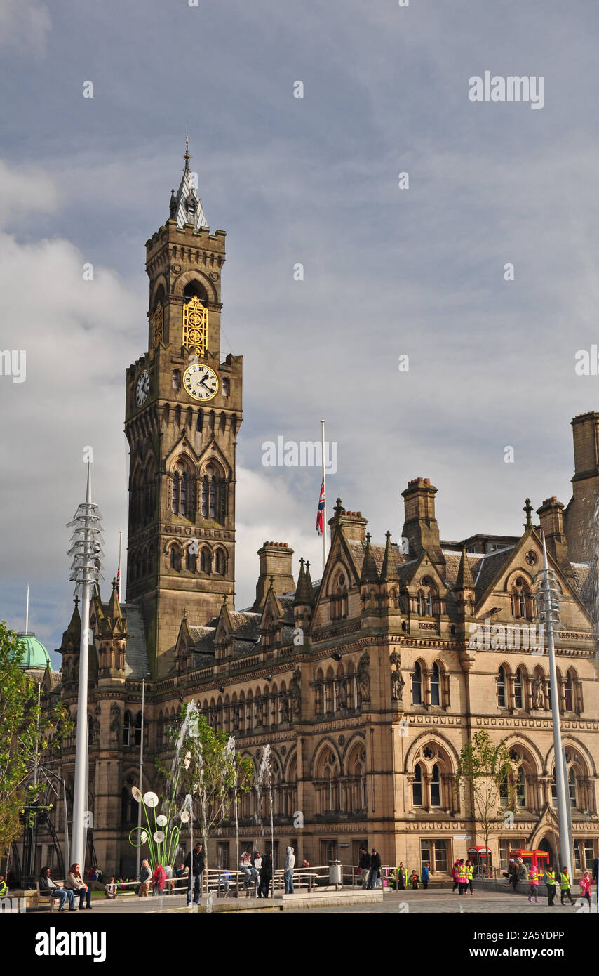 Bradford town hall hi-res stock photography and images - Alamy