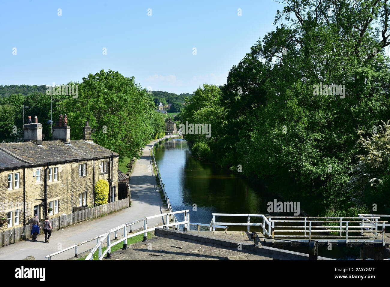 Canal Lock and cottages, Apperley Bridge, Leeds Liverpool canal Stock ...