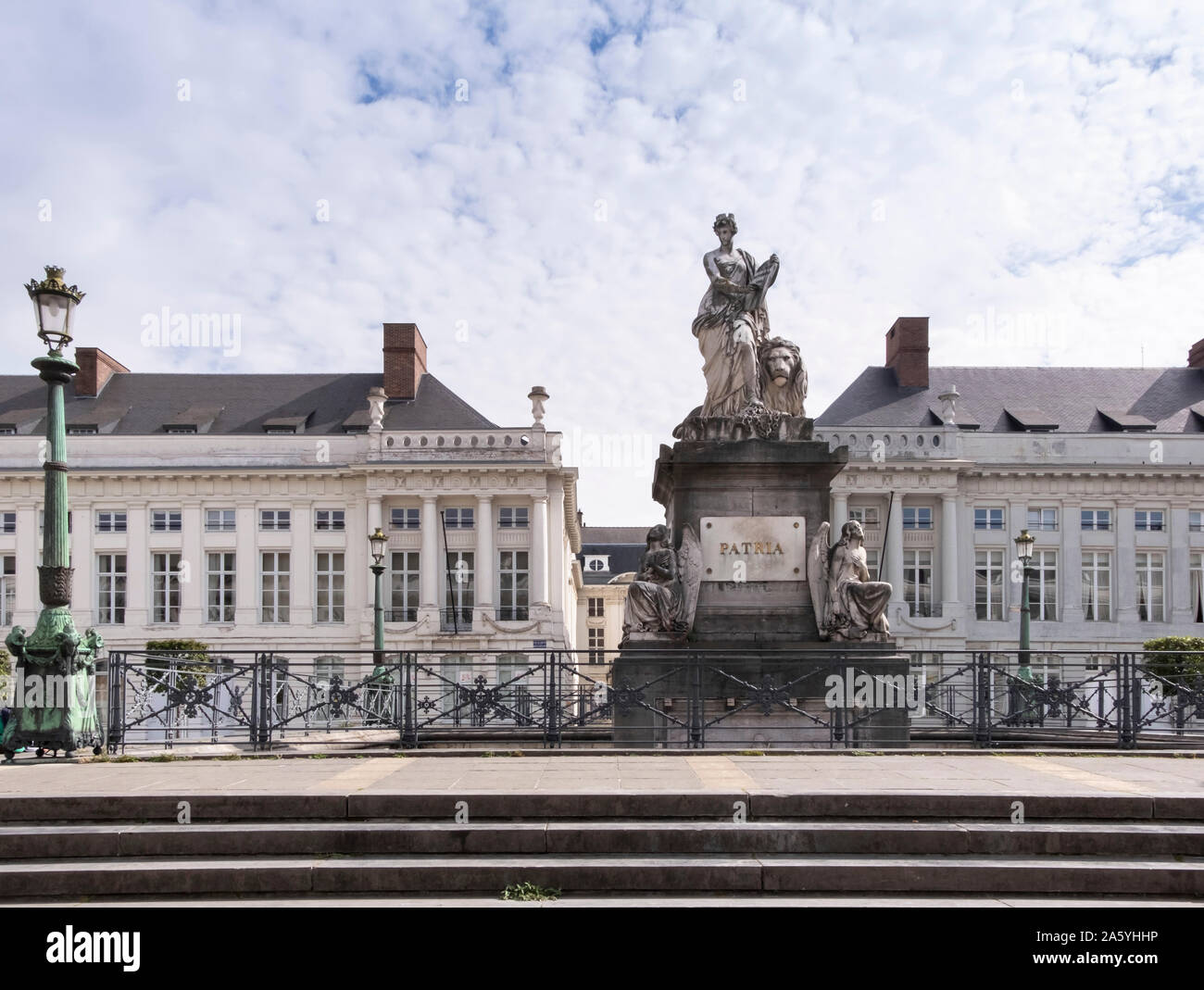 Statue pro patria hi-res stock photography and images - Alamy
