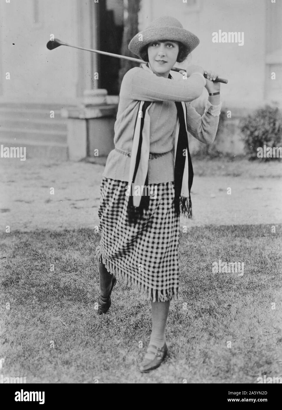 Patsy Ruth Miller Playing Golf 1932 Stock Photo - Alamy
